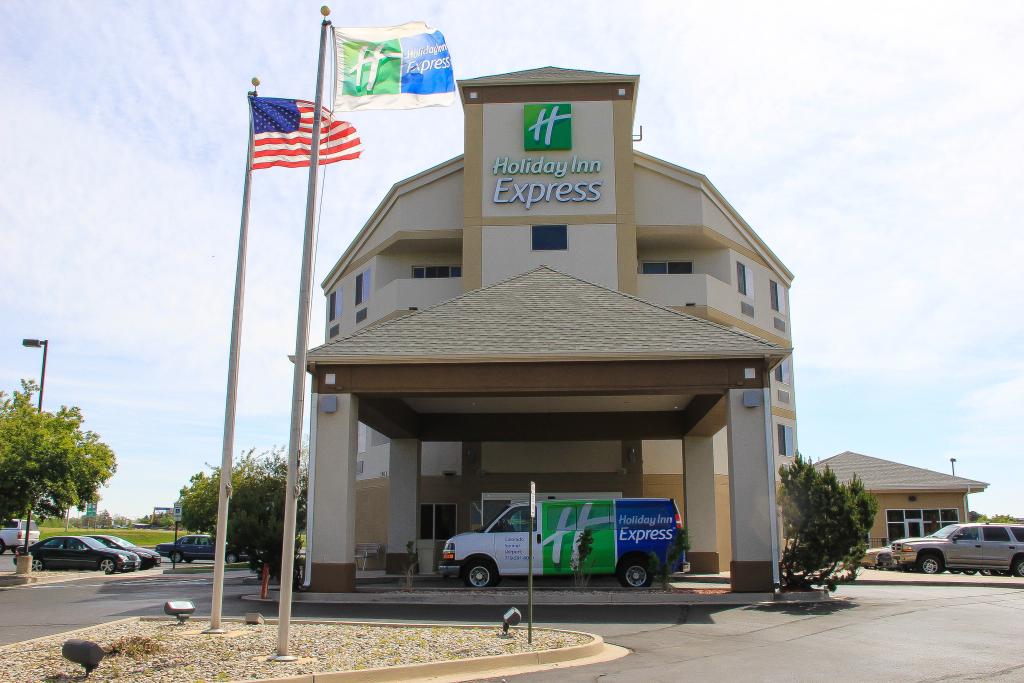 Portfolio >HOLIDAY INN EXPRESS - COLORADO SPRINGS AIRPORT